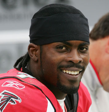 Let the Circus Begin: Michael Vick Signs With the Philadelphia Eagles ...